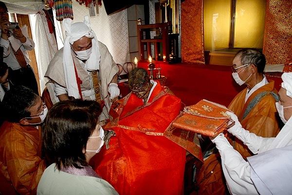 The Japanese guzzled preservatives just to become mummies!Demystifying ...