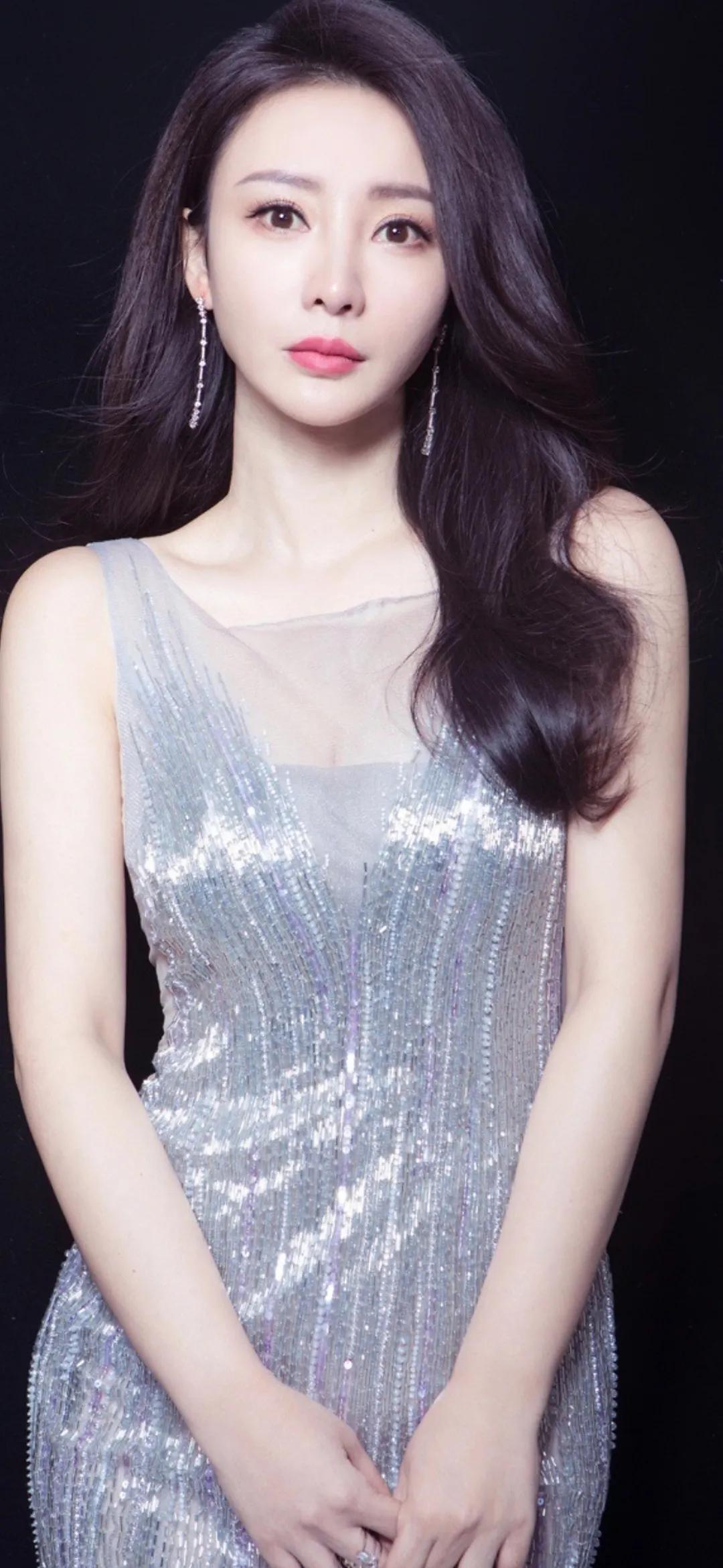 "Wallpaper" Liu Yan - iNEWS