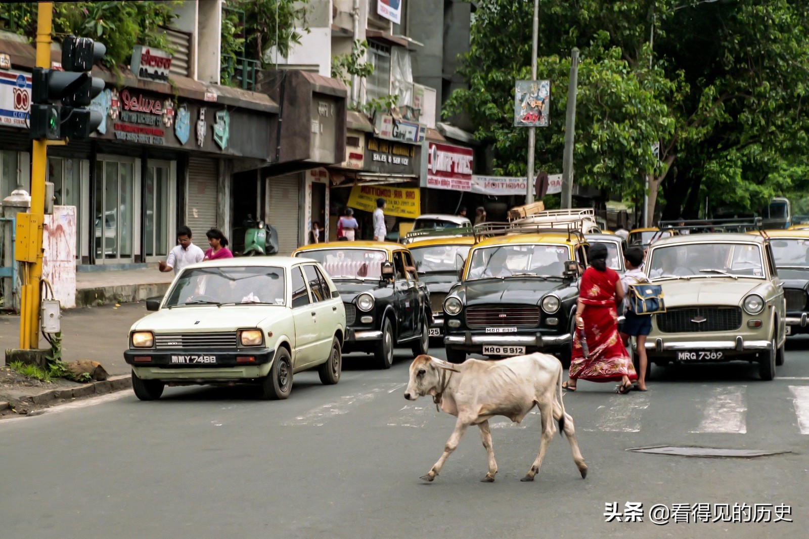 Old photo 1990's old city of Mumbai, India - iNEWS
