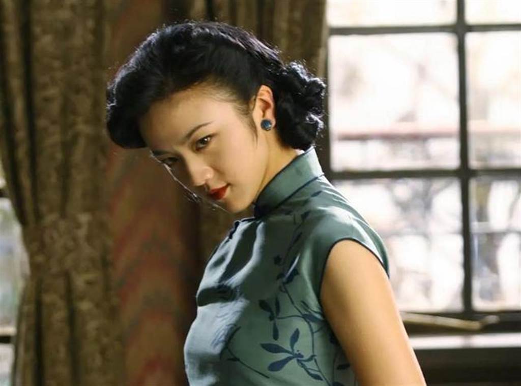 She gave up Zhang Ziyi and chose Tang Wei alone because of her large ...