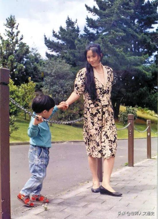 Is it a genius or a giant baby?Why did the poet Gu Cheng kill his wife ...