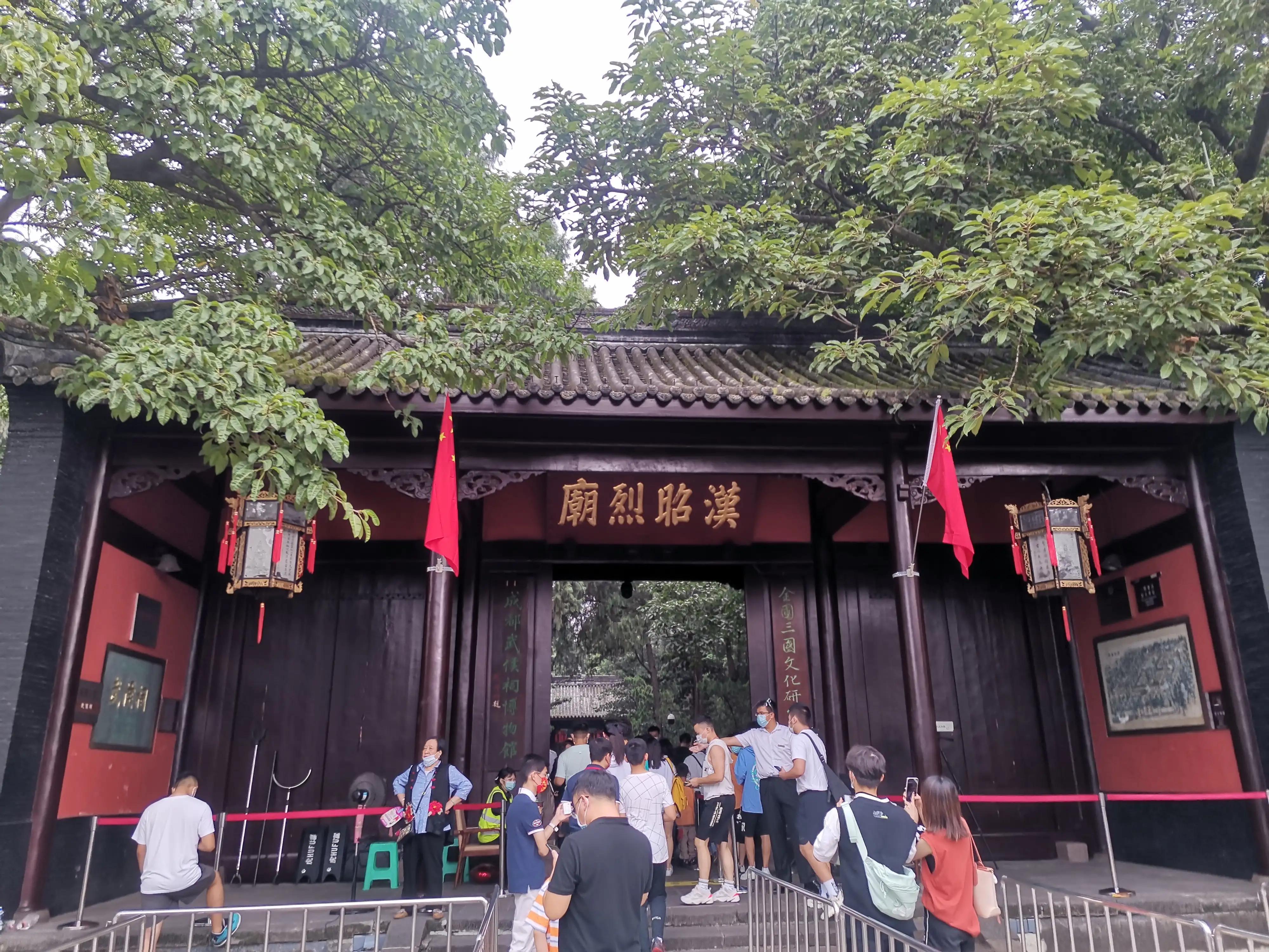 Walk into Chengdu-Wuhou Temple - iNEWS