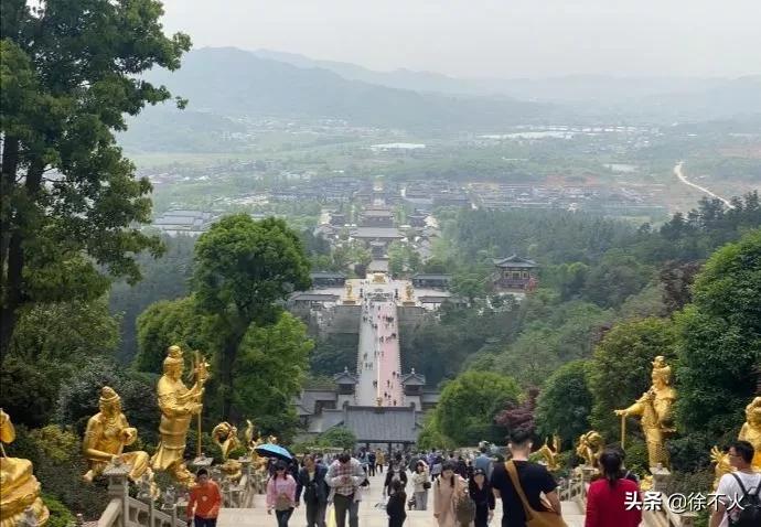 The Donglin Giant Buddha (Donglin Temple) in Jiujiang, Jiangxi, is the ...