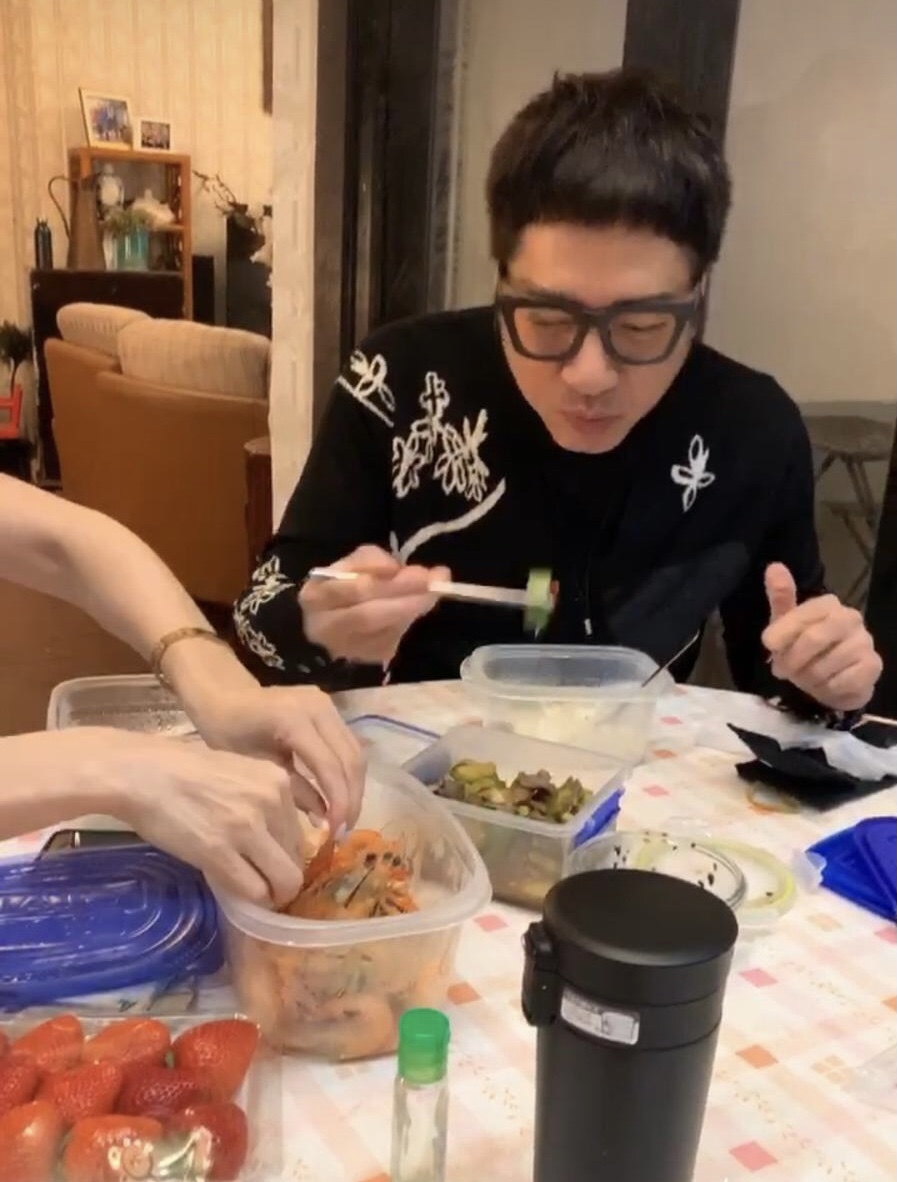 Surprise!TVB Huadan Hu Beiwei loves to go home and play with her ...