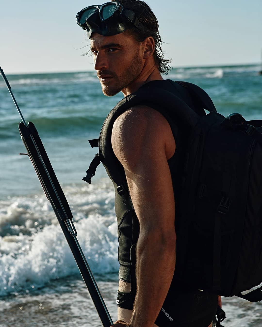 Israeli male model with strong face, full of tendons, perfect lines ...