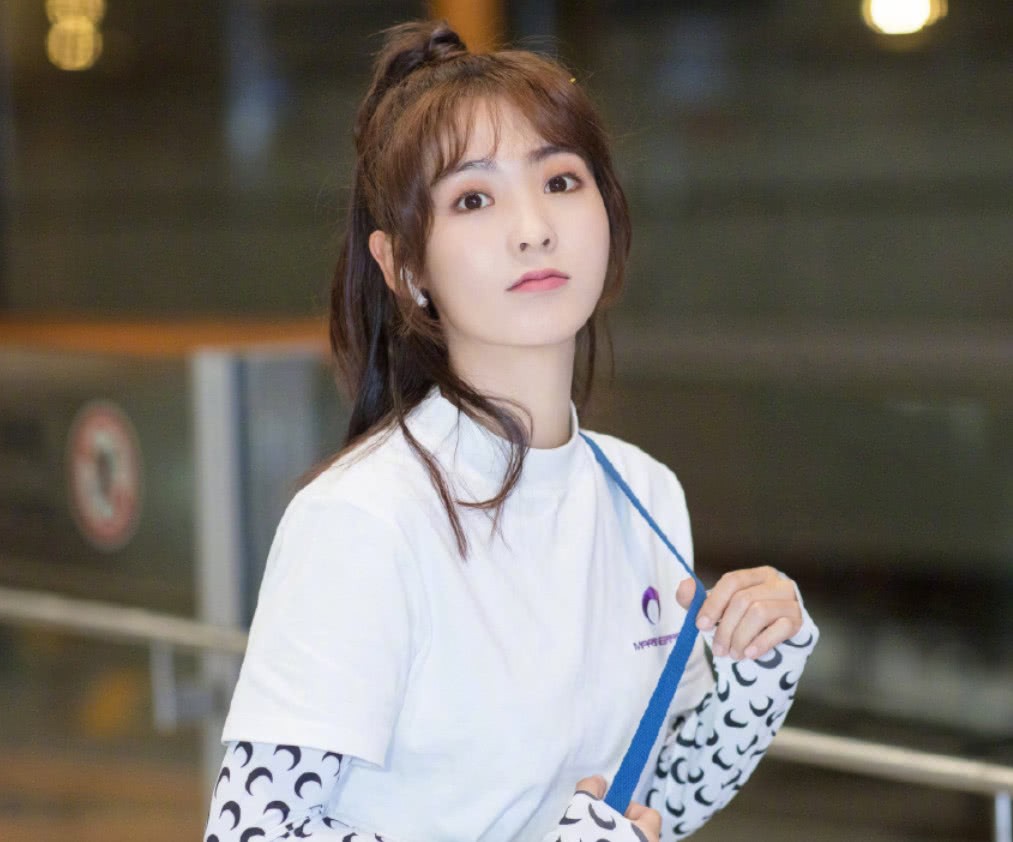 Xing Fei, who is only 157 in height, has been smashed by her dressing ...