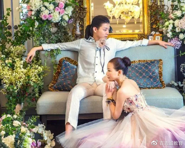 The three male artists Wu Yifan, Huo Zun, and Zhang Zhehan are cool ...