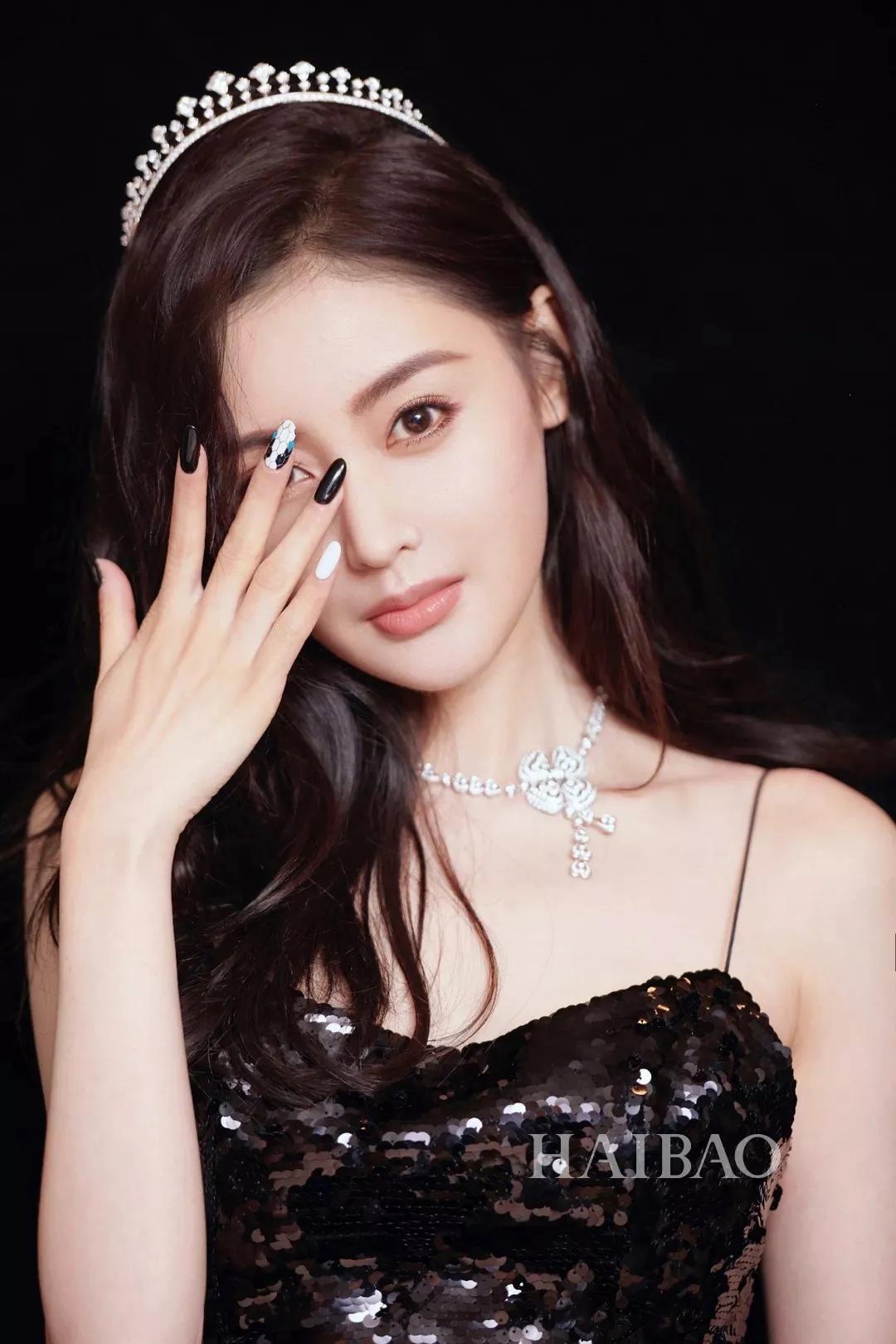 Photos of Domineering Yujie Zhang Tianai - iNEWS