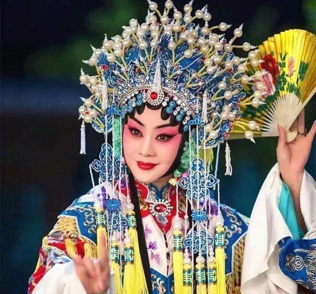 What kind of person is Li Shengsu, who is called "the first beauty in ...