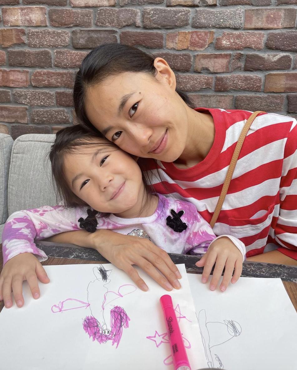 Edison Chen took the mirror for his wife and children, and Qin Shupei ...