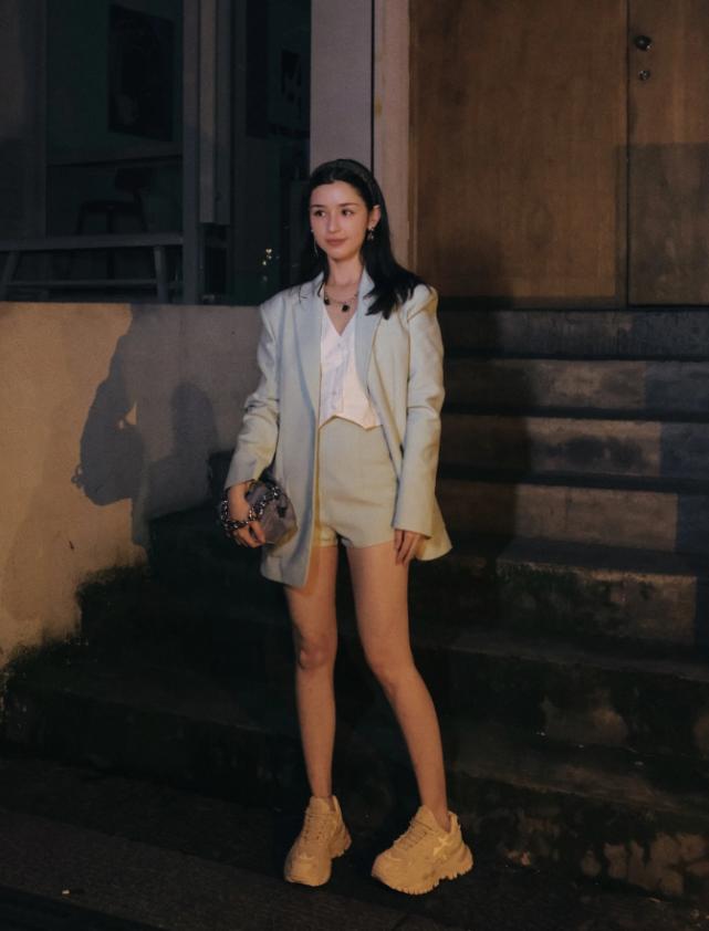 Hanikezi is incarnate as a "world elf", with a playful and smart white ...