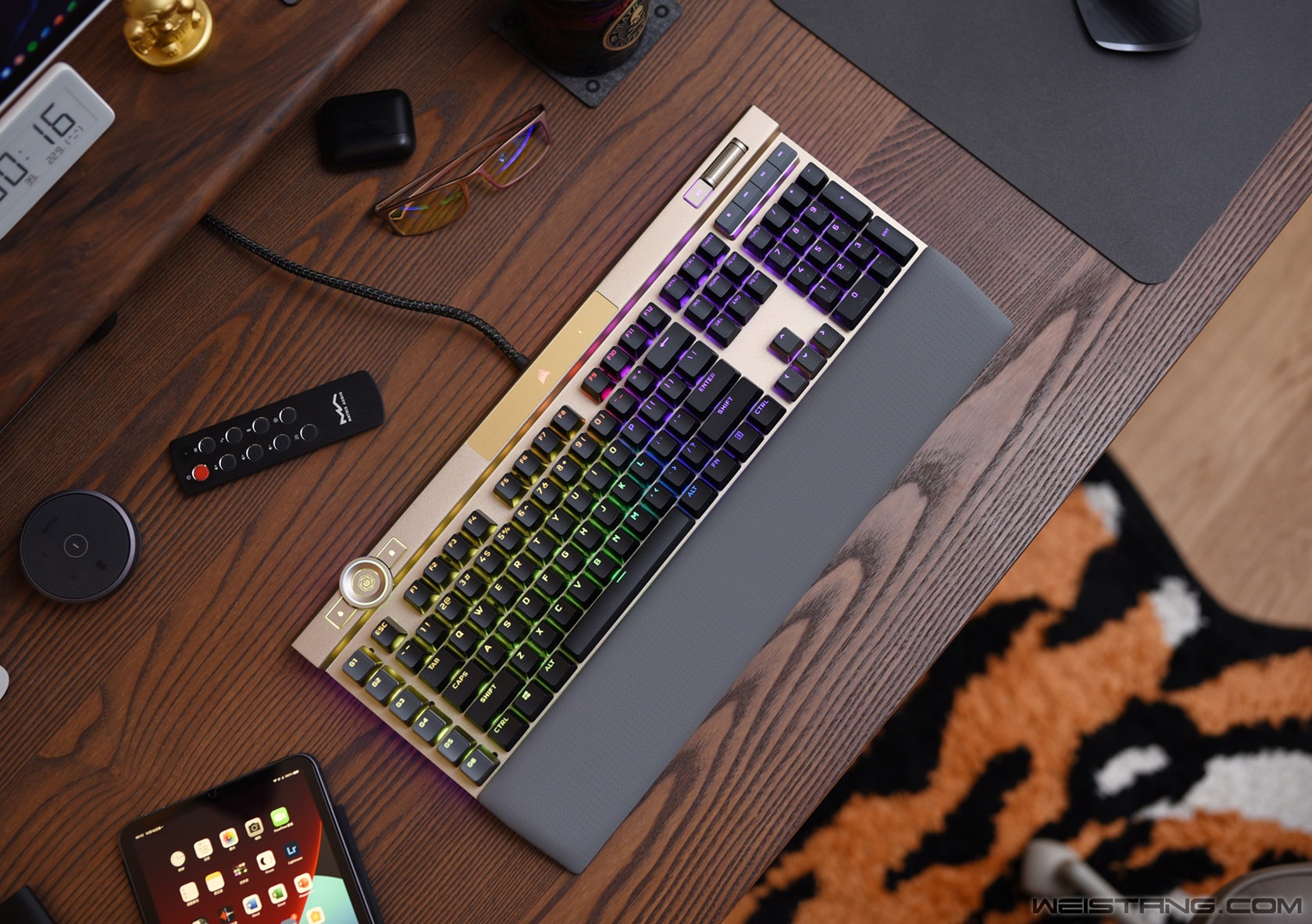 Appreciation of CORSAIR K100 brilliant gold mechanical keyboard - iNEWS