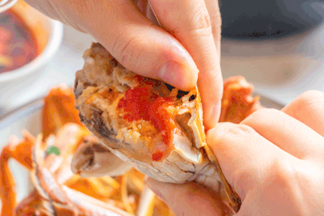 What happened to the "first person to eat crabs" in history? - iNEWS