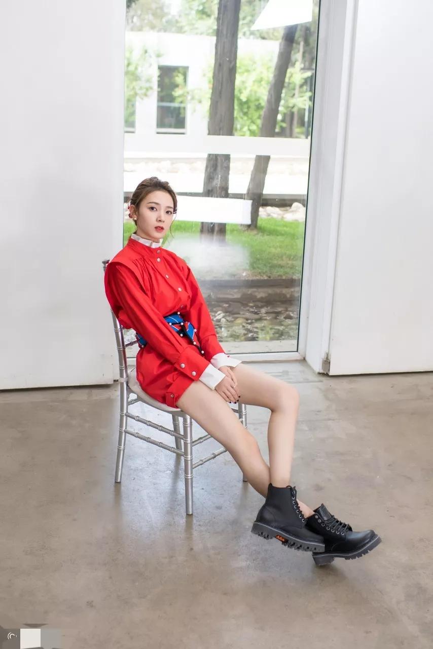 Chen Yao is sweet and lovely with long and beautiful legs - iNEWS