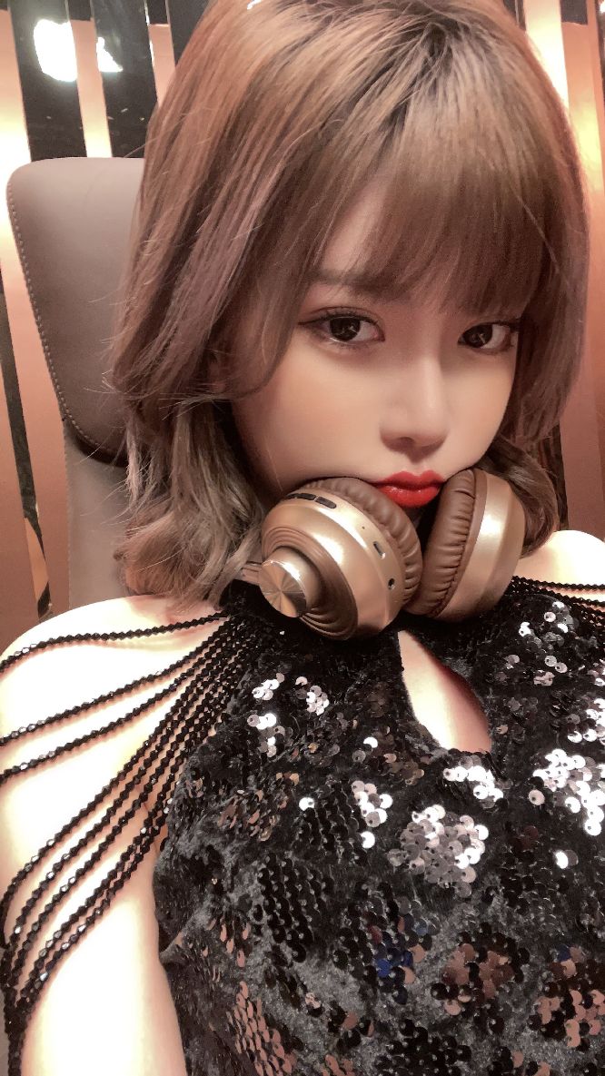 Zhou Shuyi Photo Album - iNEWS