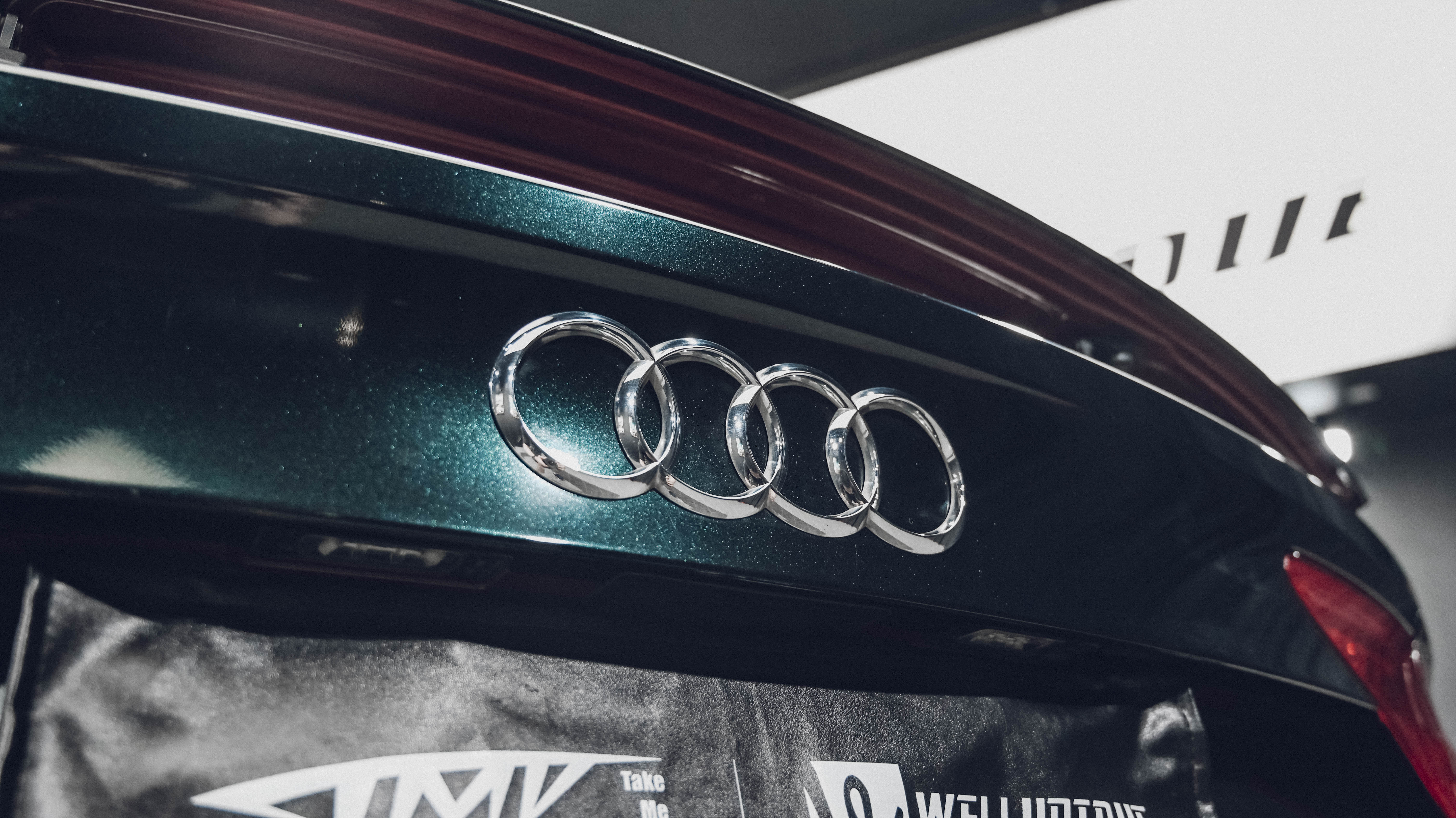 Audi A7 stickers emerald green change color - iNEWS
