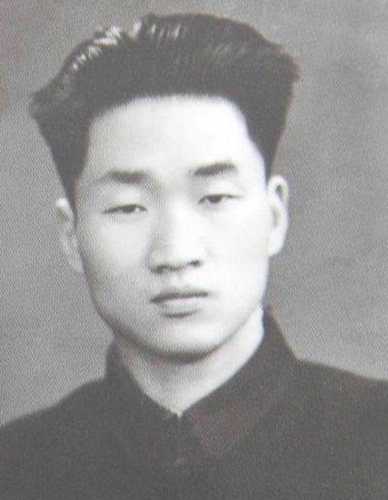 Mao Xinyu buried Mao Anqing next to Yang Kaihui's tomb: From today, you ...