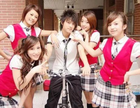 31-year-old actress Wang Chengyan announced that she was harassed by a large number of private ...