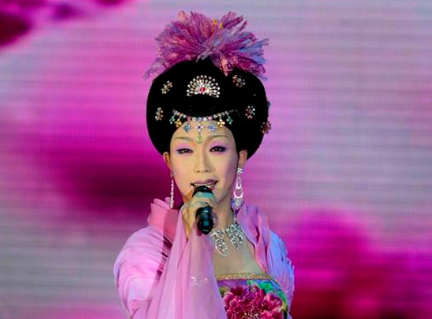 Li Yugang: At the age of 19, he became a beggar and became popular by ...