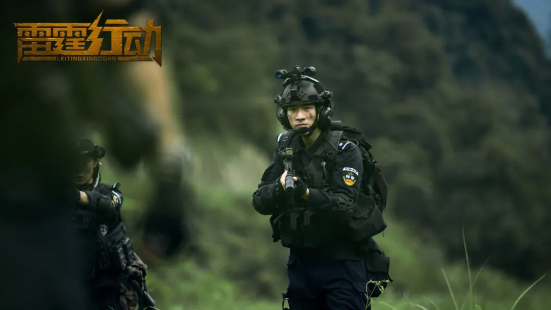 "Operation Thunder" when the big sister of the gang meets the former ...