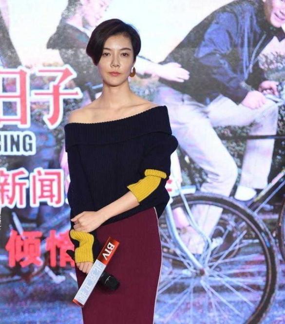 Che Xiao's temperament is good to look at, a minimalist outfit is noble ...