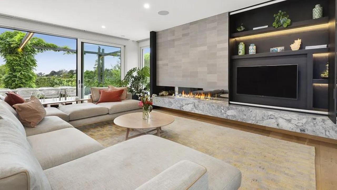 The live-action version of "Vagrant Girl Becomes Rich" with the first ...