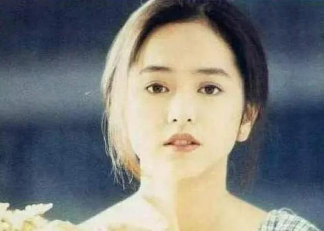 Ye Yunyi married the playboy Chen Bohao at the peak of 22 years old ...