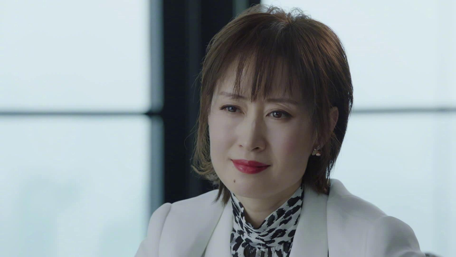 "Positive Youth" is a chic brooch that subtly reflects Lin Rui's ...