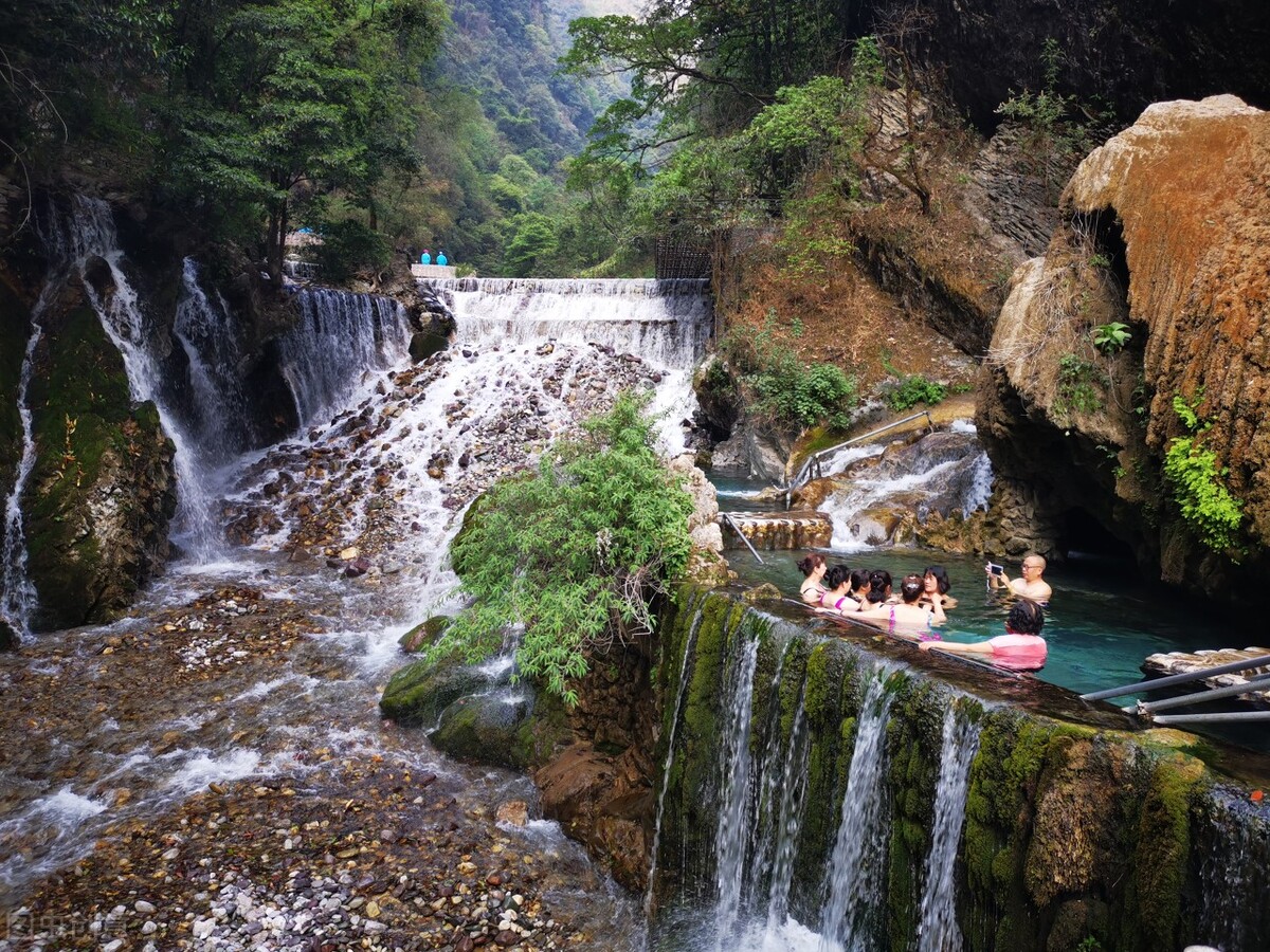 Damei Liangshan·Luoji Jiujiuri Hot Spring Waterfall - iNEWS