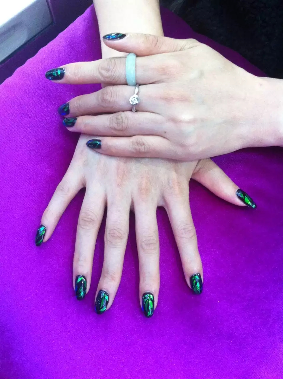 Do you think it's amazing, six-fingered lady, super beautiful hands - iNEWS