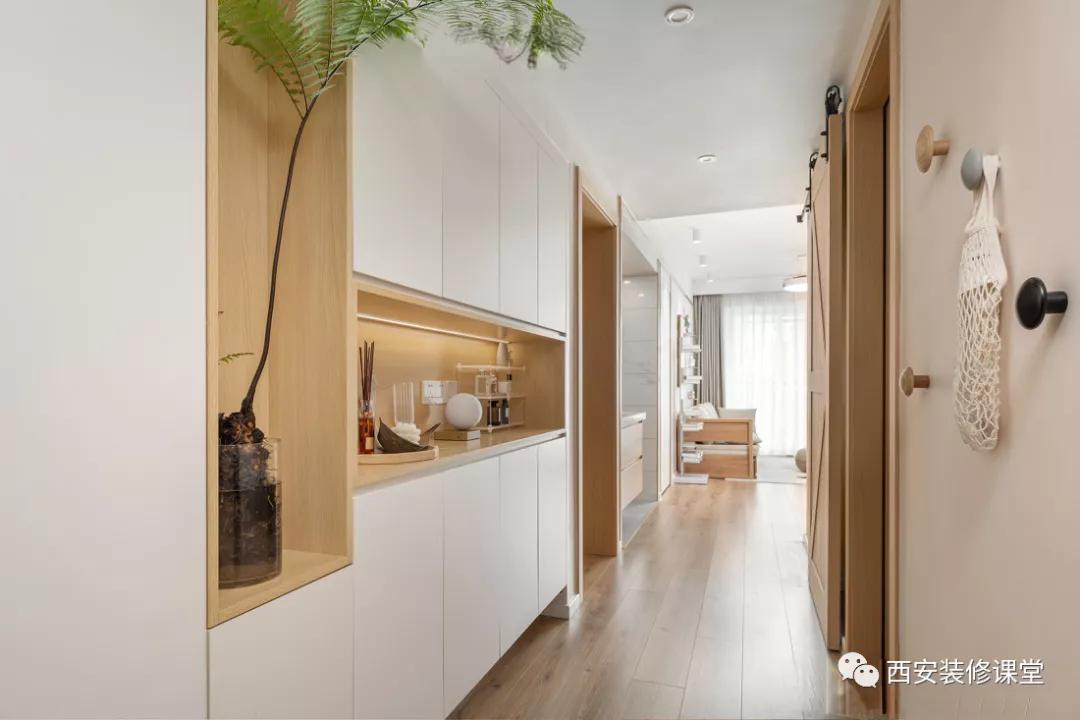 Two rooms of 85 square meters make a separate cloakroom, and the ...