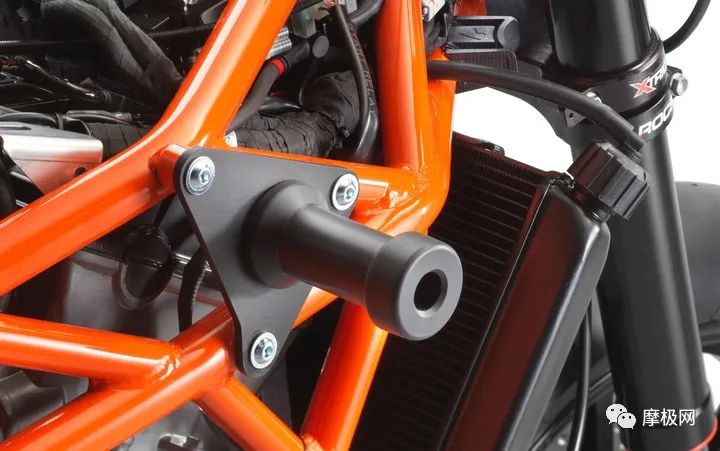 The much-anticipated KTM RC8C debut - iNEWS