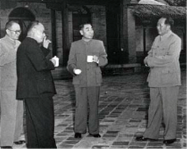 Zhang Zhizhong and Premier Zhou: Although they are brothers, they ...