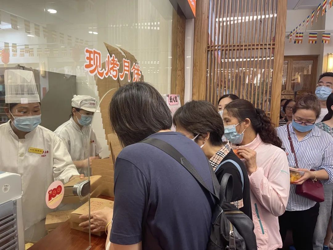 These two time-honored fresh "meat" mooncakes love the deliciousness ...