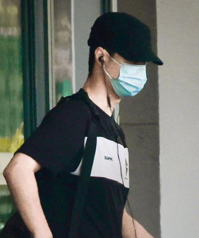 Street dance Reuters revealed that Zhang Yixing's linen gray hair color ...
