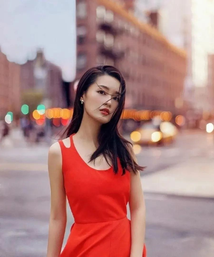 Beauty Photo Album (Li Qin, Zhao Lusi, Li Zhien) - iNEWS