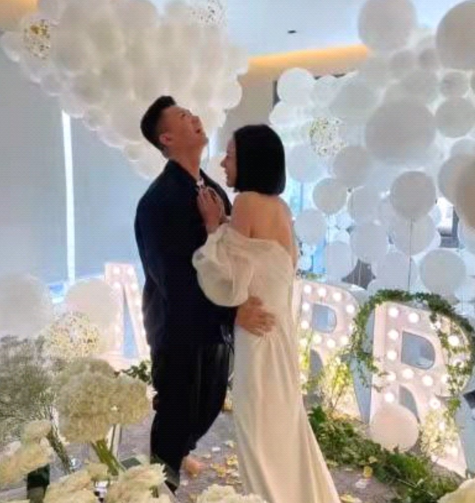 He Youjun's old love is engaged, he has a 5-carat diamond ring to steal ...