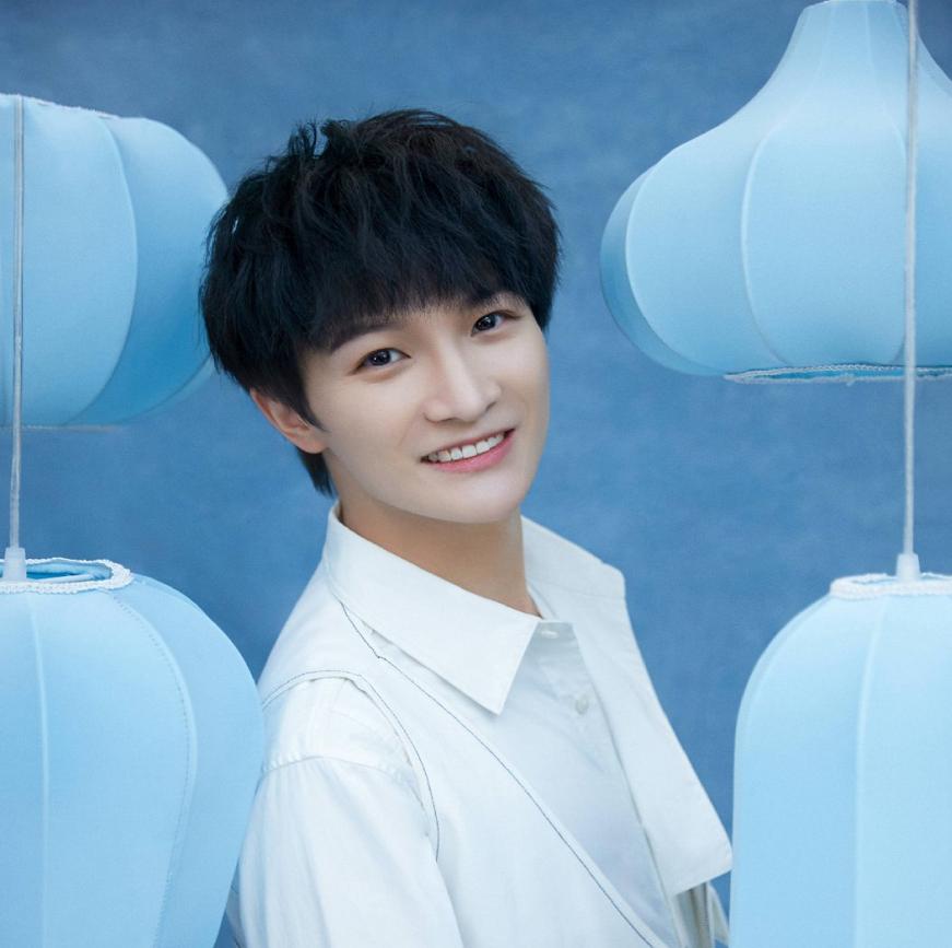 Zhang Ye and Zhou Shen's official version of "China in the Lights" is ...