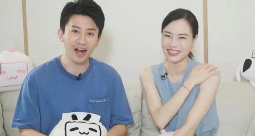 A family of three changed to four. The former diving champion Wu Minxia ...