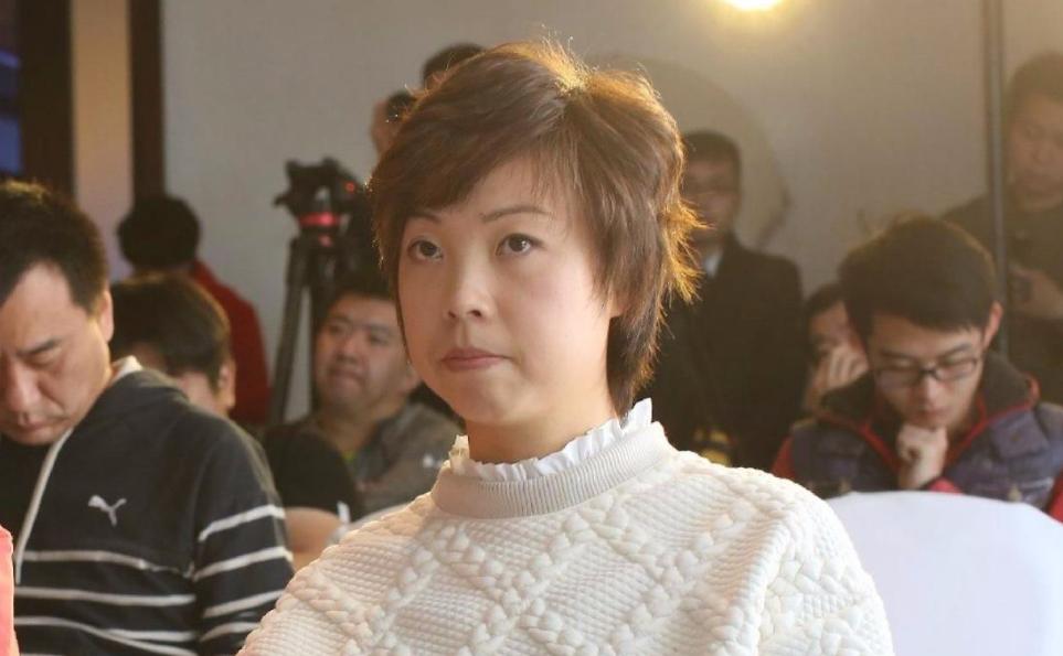 Zhang Yining married her 20-year-old husband, gave birth to a pair of ...