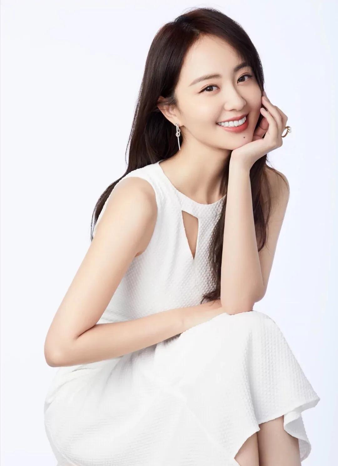 Picturesque beauty!Full of flexibility, devil figure Sun Yaoqi - iNEWS