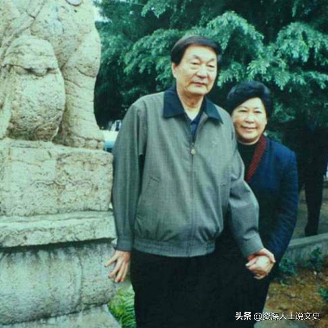 After Zhu Rongji stepped down, his subordinates approached him to ...