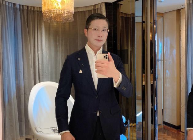 "Human high-quality male" Xu Qingen rolled over, Huya stretched out an ...