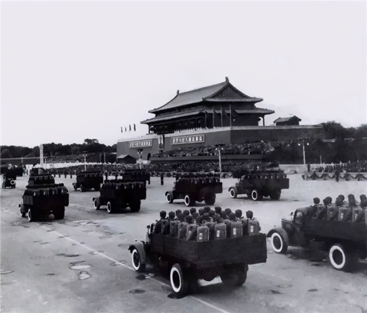 From the classic "Lei Feng car", the three-generation military card MV3 helps the PLA vertical ...