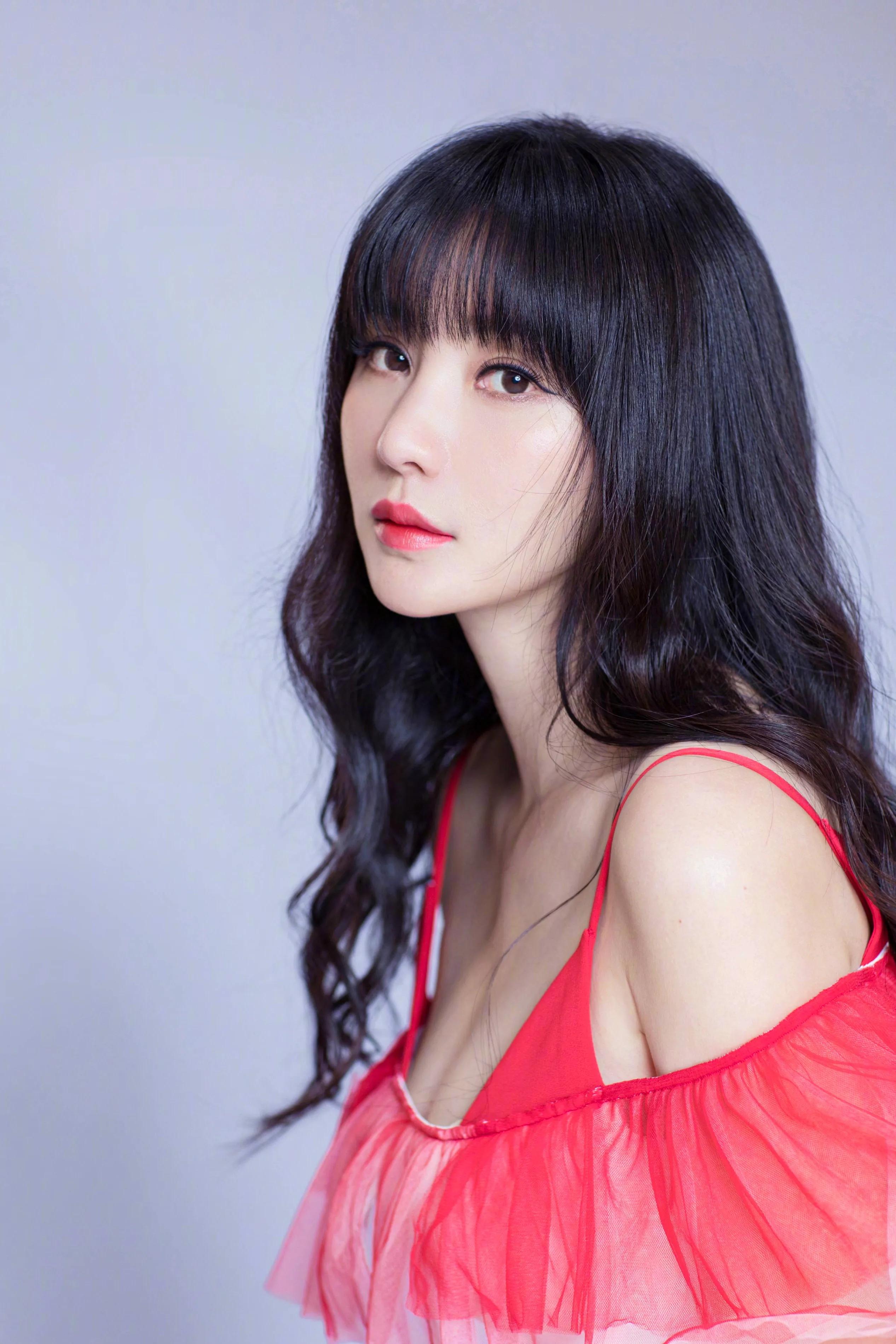 Liu Yan Hot Photo Album - iNEWS