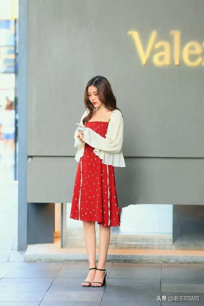 Street shot: Bai Meiqianjiao, each has its own merits - iNEWS