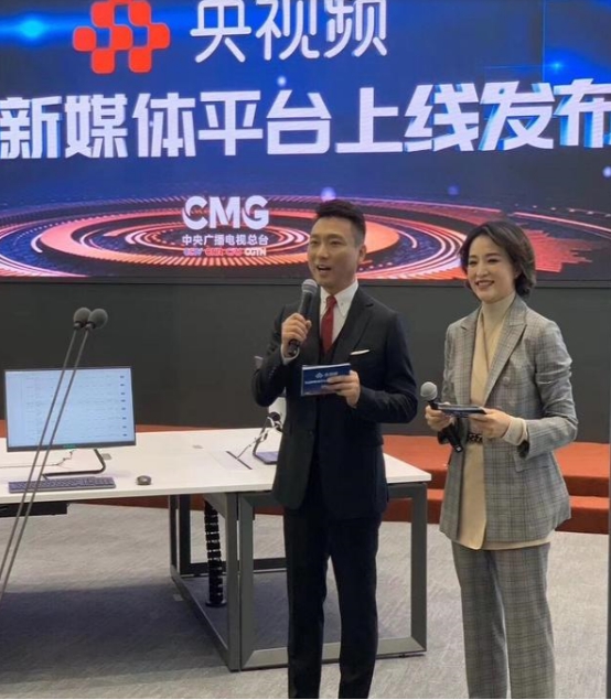 Dong Qing appeared in the meeting, with a rare hunchback posture, her ...