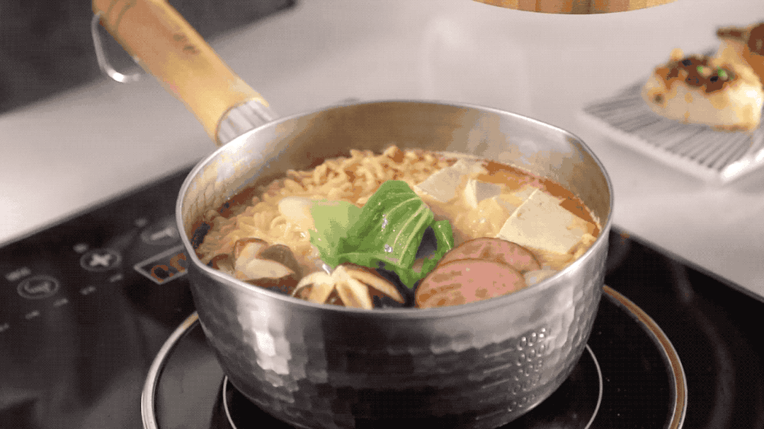Amway's Japanese housewife holds a snow pan, fry and stew omnipotent ...