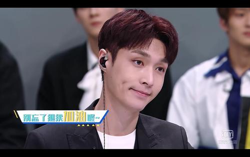 Who said that a handsome guy with dimples?The dimples of these stars ...