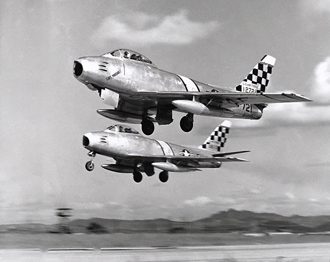 Top 10 fighters that changed history-F-86 Sabre fighter - iNEWS